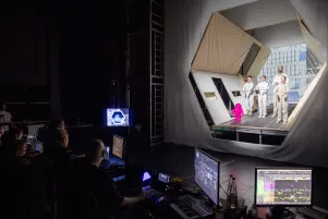 Proben bei "RCE": Backstage bei der Weltrevolution | berliner-ensemble